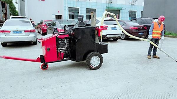 High Performance Crack Sealing Machine For Asphalt Maintenance Crack Repair