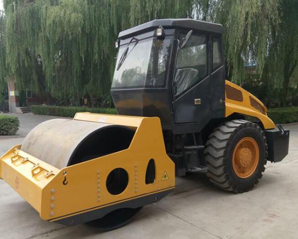 Hydraulic Single Drum Soil Compactor Roller With 8 Ton Capacity
